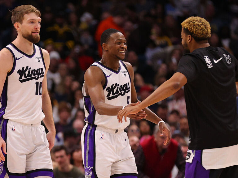 Fox scores 30 points as Kings get victory over Nuggets | theScore.com