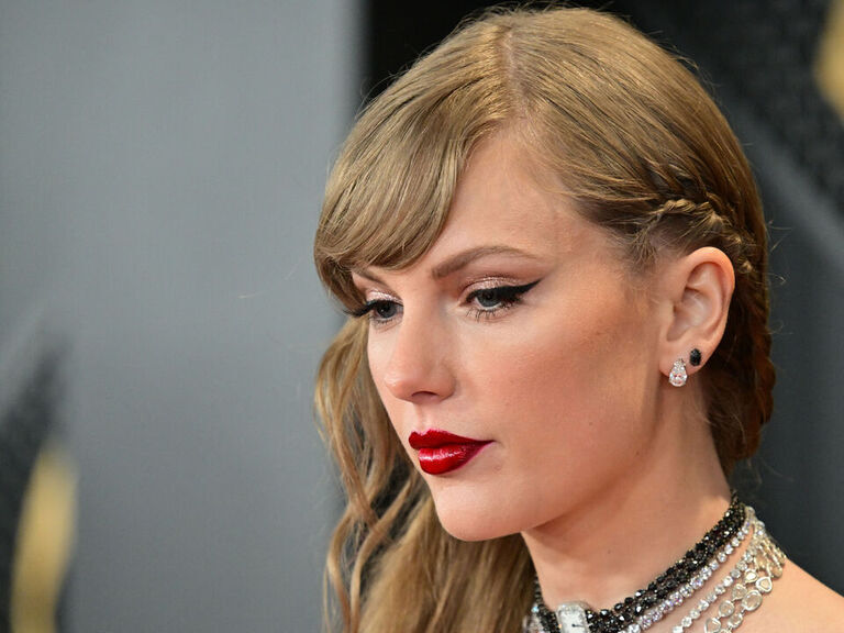 Taylor Swift gives $100K to family of woman killed in Chiefs parade ...