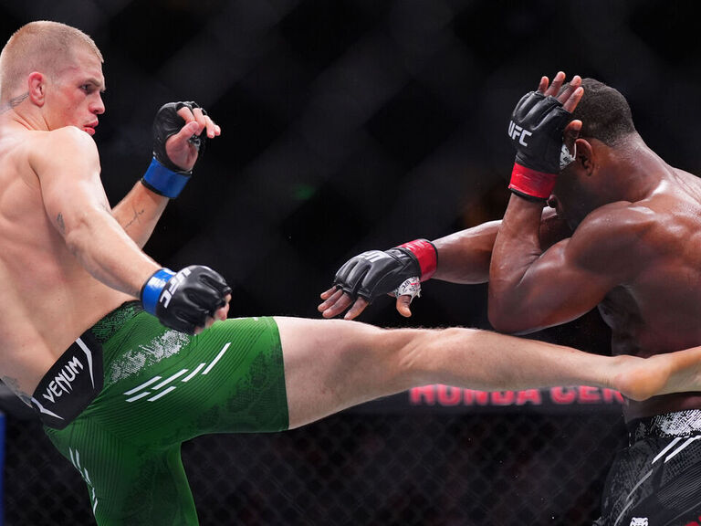 Garry beats Neal by split decision, moves to 7-0 in UFC | theScore.com