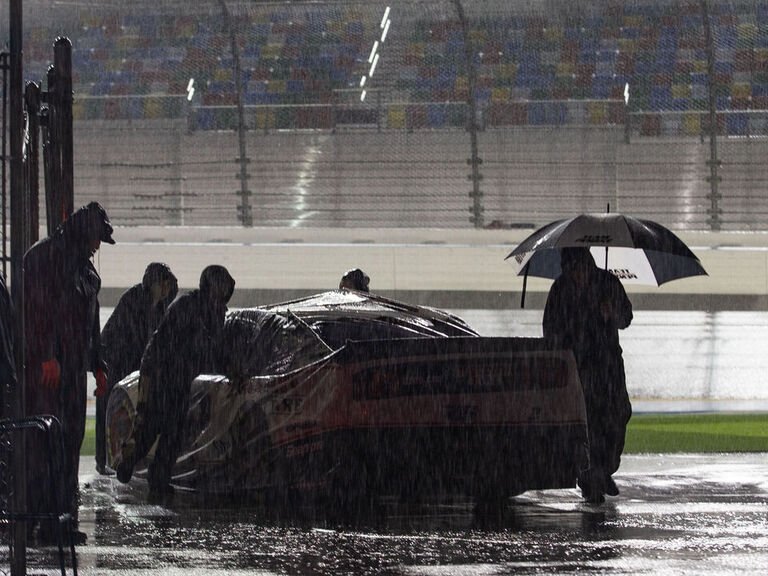 Rain delays Daytona 500 to Monday | theScore.com