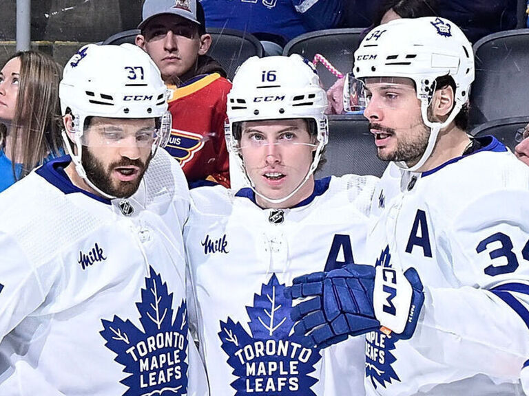 Matthews nets NHL-best 49th goal as Leafs top Blues | theScore.com