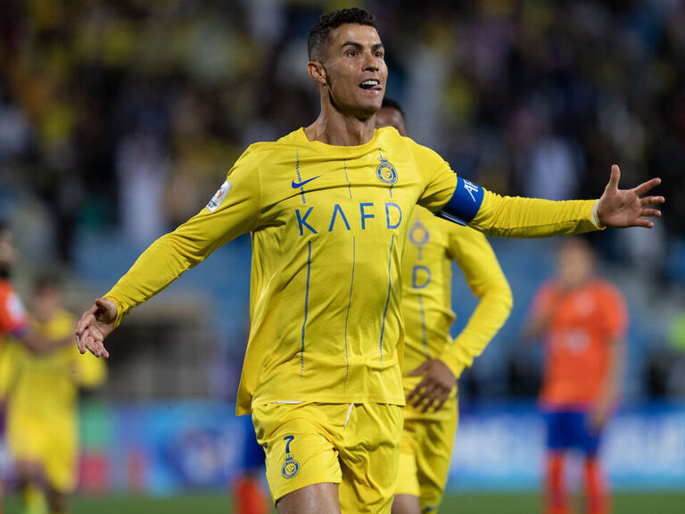 Ronaldo suspended 1 match for obscene gesture while fans chanted 'Messi' | theScore.com