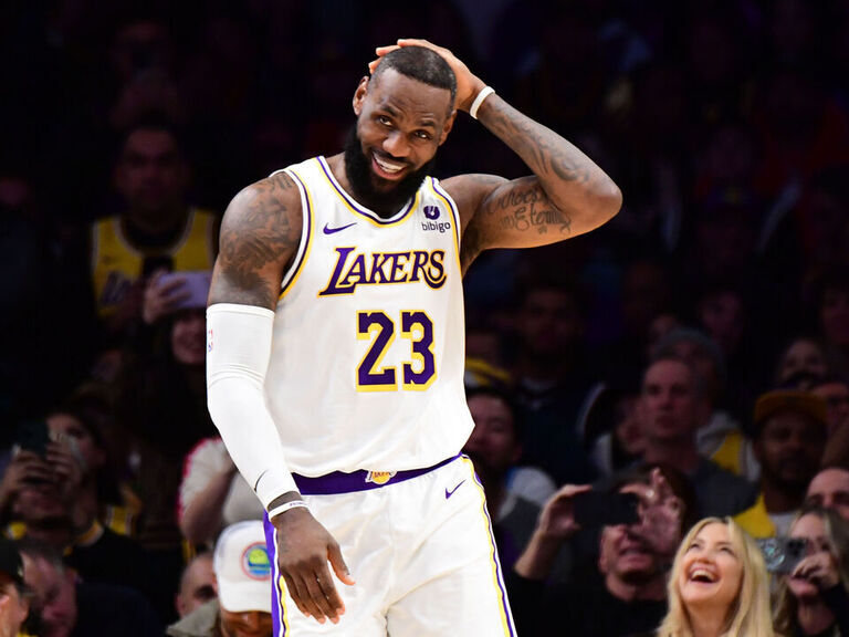 LeBron becomes 1st in NBA history to reach 40K points | theScore.com