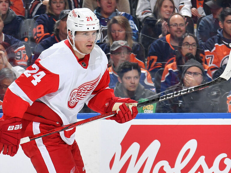 Red Wings send Kostin to Sharks | theScore.com