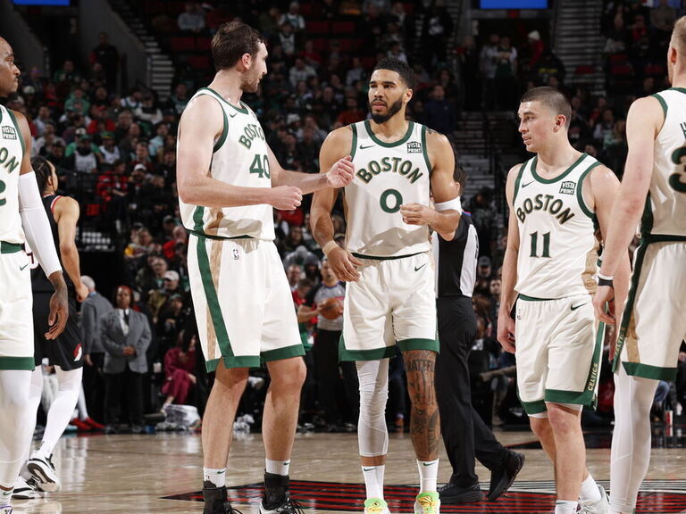Celtics reach 50 wins with comfy victory vs. Blazers | theScore.com