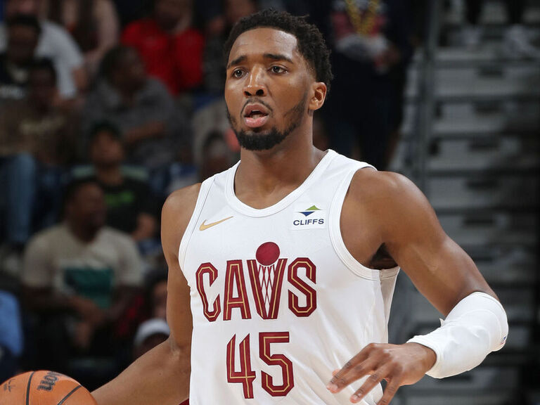 Mitchell returns to lineup, Cavaliers hit 20 3s in win over Pelicans ...