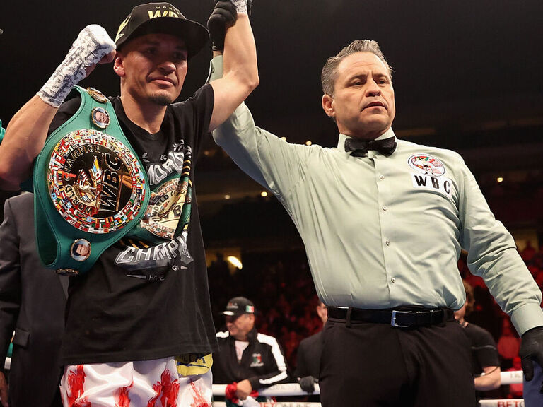 Report: Estrada, Rodriguez finalizing 115-pound title fight | theScore.com