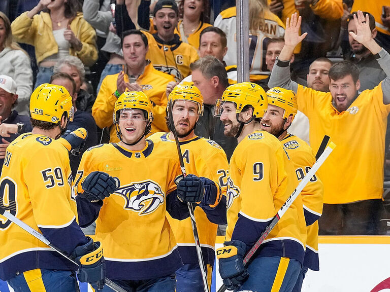 Predators pound Sharks to extend point streak to 15 games | theScore.com