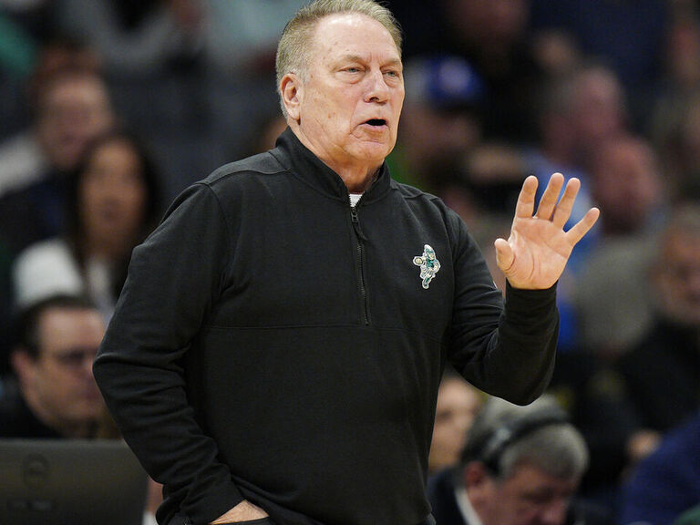 Izzo, Michigan State pick up another 1st-round win | theScore.com