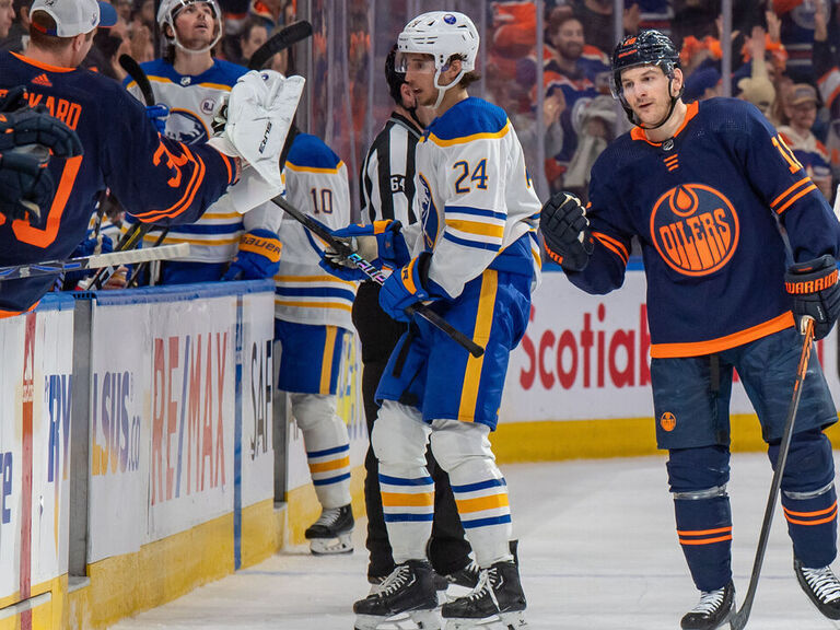 Oilers erupt for 5 goals in 3rd period to crush Sabres | theScore.com