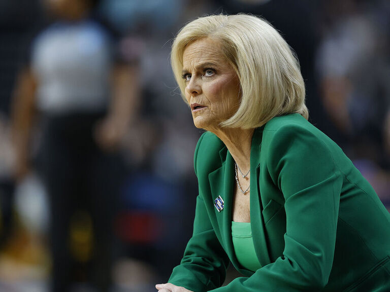 LSU's Mulkey: Nobody can guard 'generational player' Clark | theScore.com