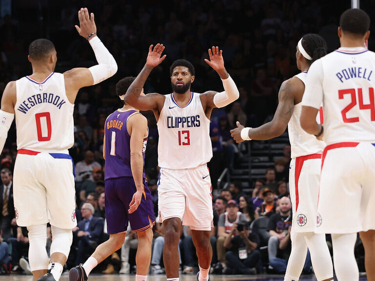 Clippers hold on to beat Suns, clinch playoff spot | theScore.com