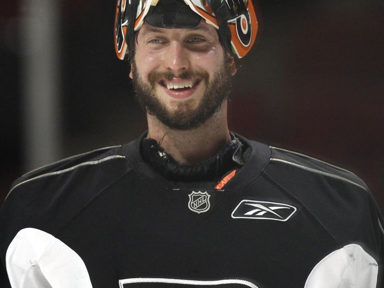 Michael Leighton's pro hockey career on hold after missing KHL camp due ...