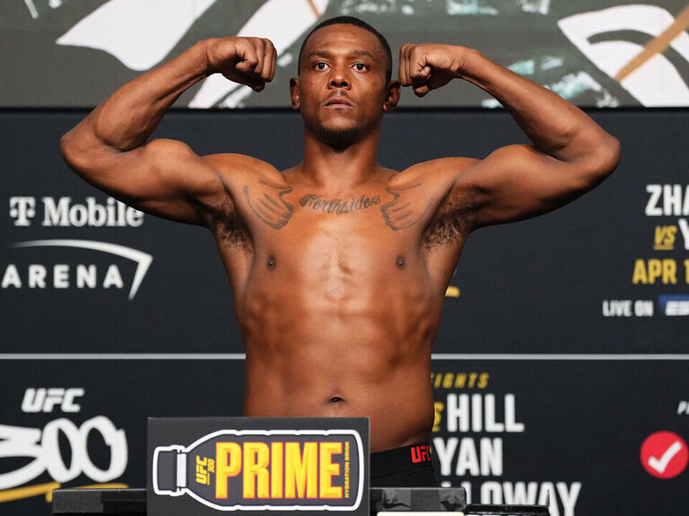 UFC 300 weigh-in results: Pereira, Hill cleared for title fight ...