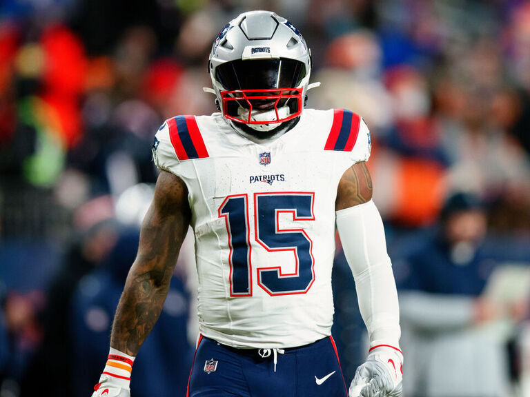 Report: Cowboys meet with Elliott's representative | theScore.com