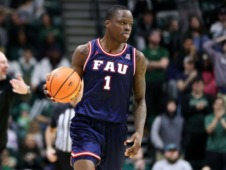 Former FAU star Johnell Davis commits to Arkansas | theScore.com