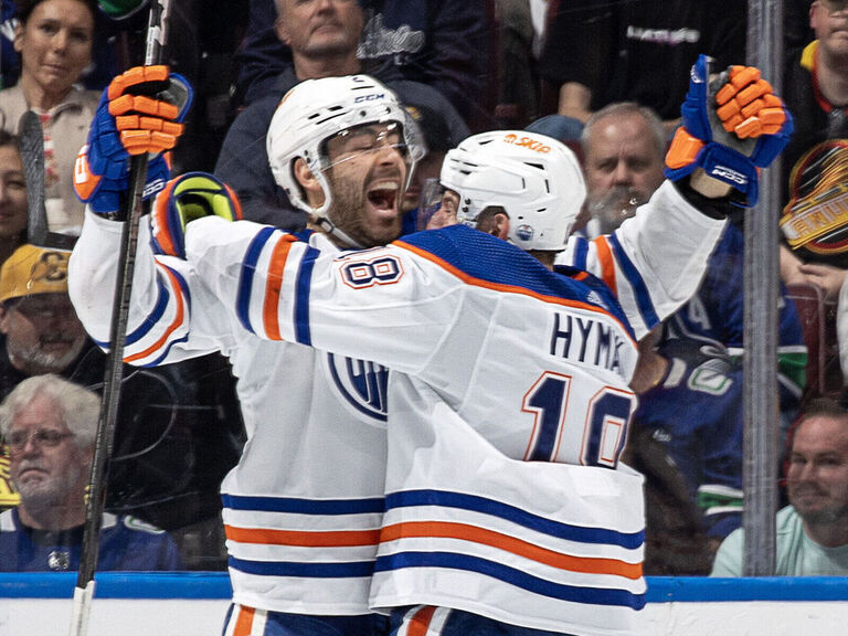 Oilers win Game 2 on Bouchard's OT heroics | theScore.com