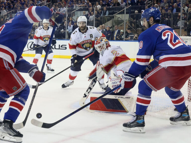 Panthers blank Rangers to take Game 1 | theScore.com