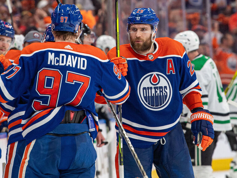 Oilers rally in Game 4 to tie series | theScore.com