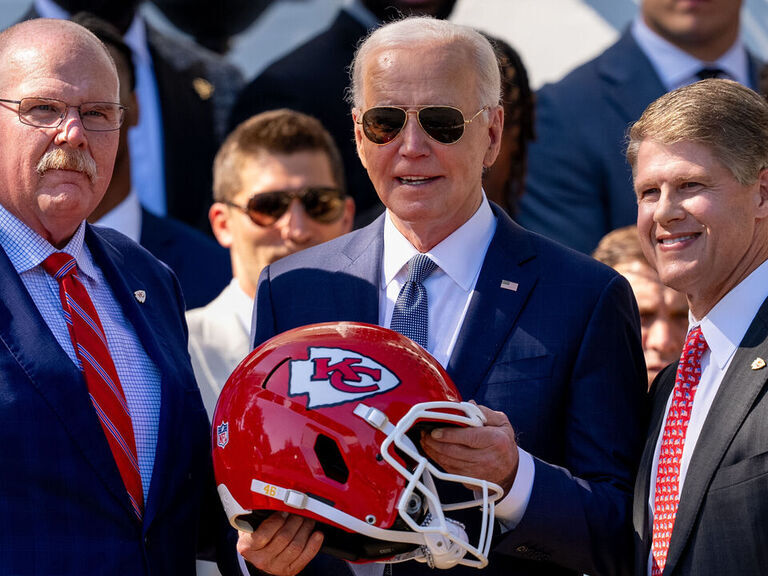 Biden, White House host Super Bowl champion Chiefs | theScore.com