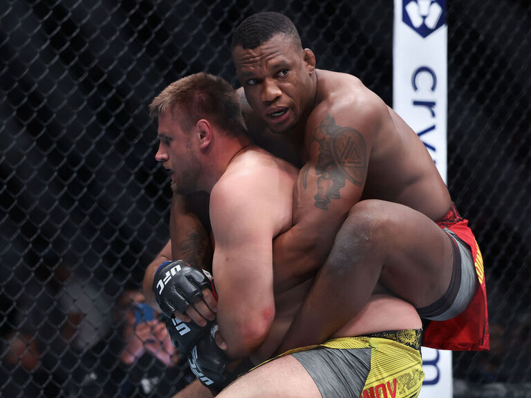 Report: UFC contenders Almeida, Spivac to fight in January | theScore.com