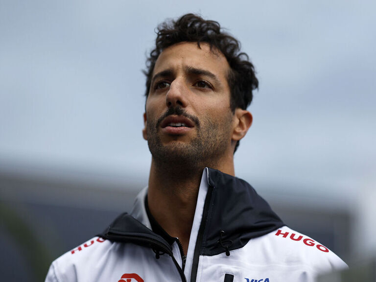 Ricciardo responds to Villeneuve's criticism: 'Eat shit' | theScore.com