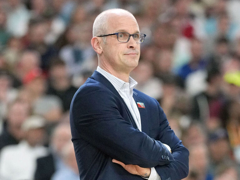 Hurley 'impressed' by Lakers, will make decision Monday | theScore.com