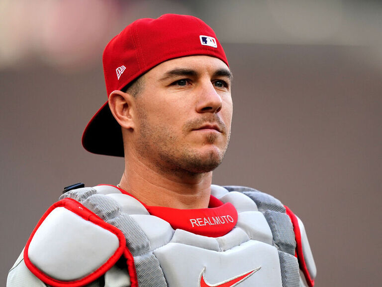 Phillies' Realmuto to undergo knee surgery | theScore.com