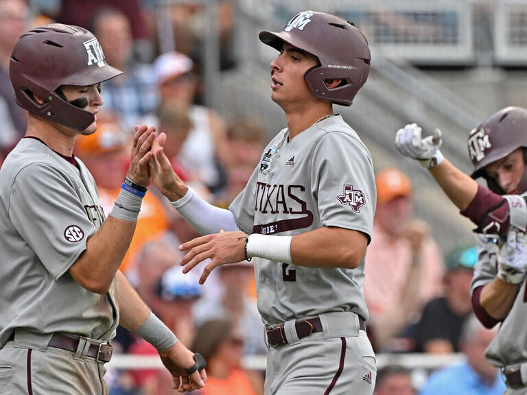 Texas A&M takes CWS opener over Tennessee, moves 1 win from title ...