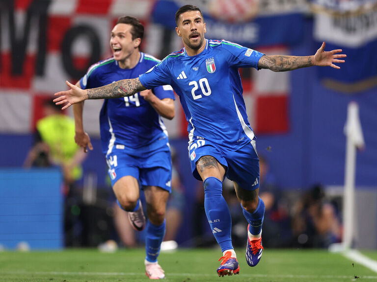 zaccagni-stuns-croatia-in-98th-minute-to-help-italy-advance-at-euros