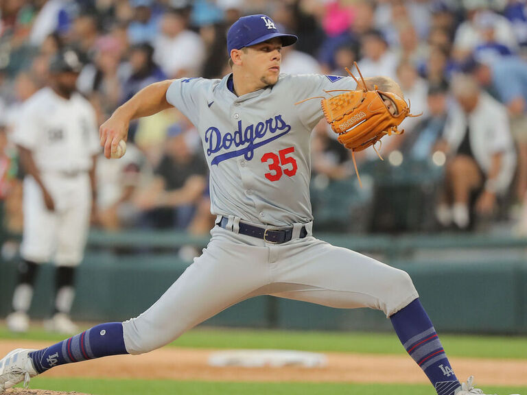 Stone's 1st career shutout helps Dodgers sweep White Sox | theScore.com
