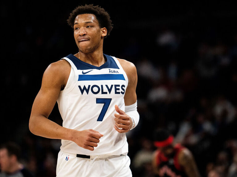 Report: Pistons acquire T-Wolves' Moore, swap 2nd-round picks ...