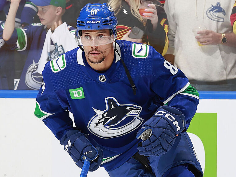 Canucks re-sign Joshua on 4-year, $13M contract | theScore.com