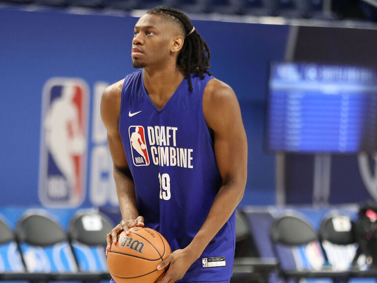 Raptors take Jonathan Mogbo with No. 31 pick | theScore.com