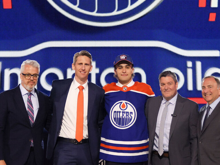 Oilers trade up to draft Sam O'Reilly with last pick of 1st round | theScore.com