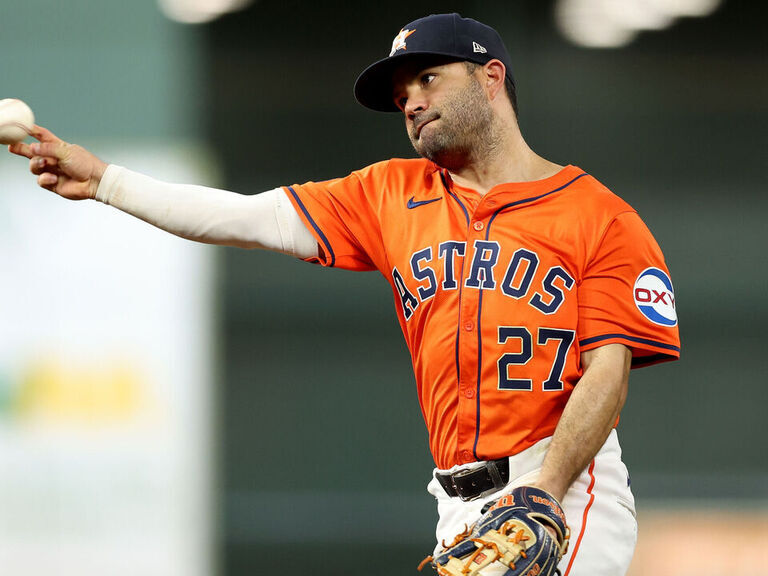 Altuve ejected after furious tirade at umpires | theScore.com