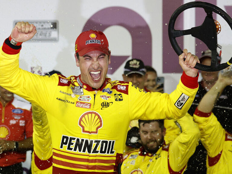 Logano wins at Nashville in record 5th overtime | theScore.com