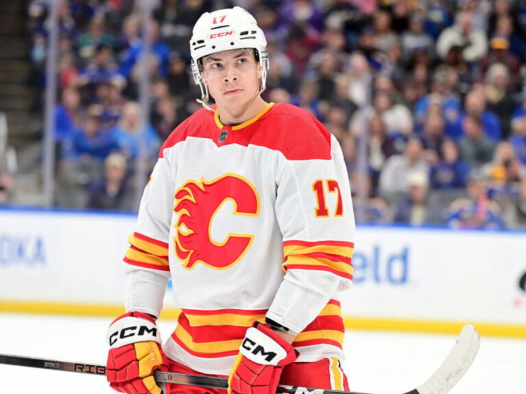 Flames extend Sharangovich for 5 years, add Mantha | theScore.com