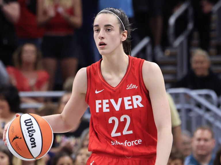 Clark drops 1st triple-double by rookie in win vs. Liberty | theScore.com