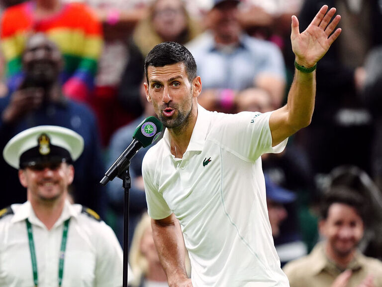 Djokovic gets into it with fans after dispatching Rune | theScore.com