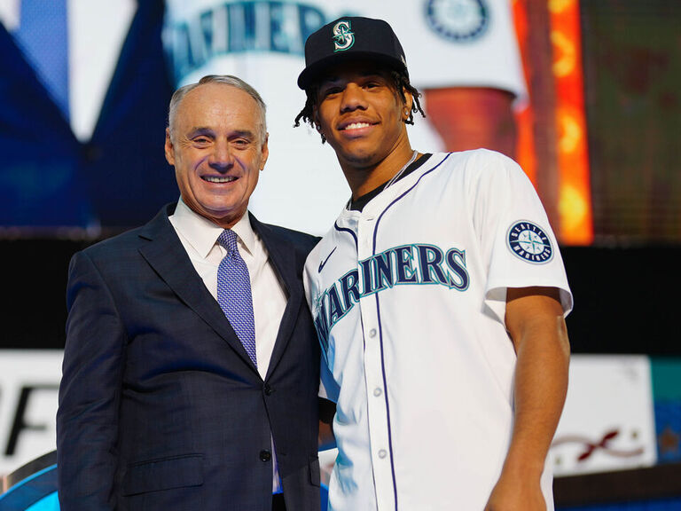Mariners draft switch-pitcher Jurrangelo Cijntje 15th overall ...