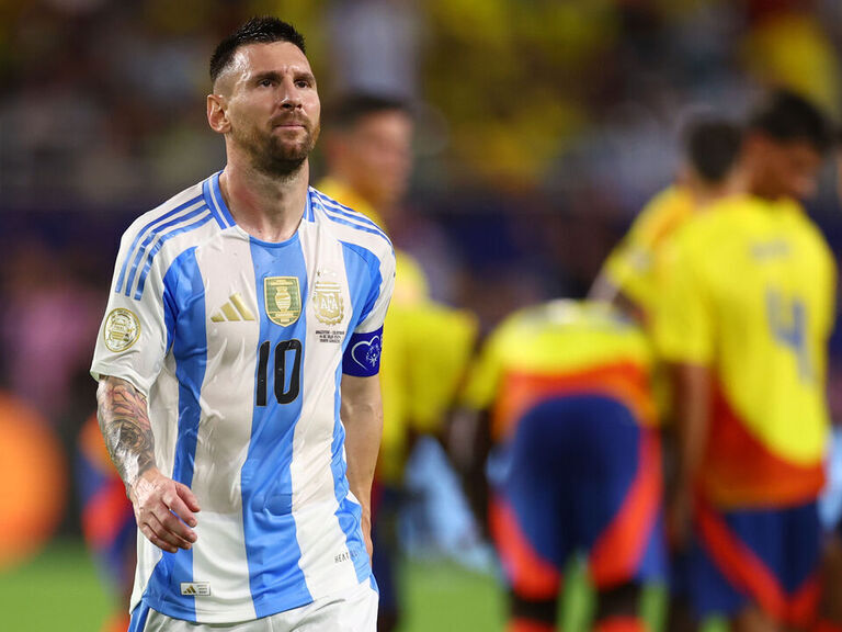 Messi injured in Argentina's Copa America final victory | theScore.com