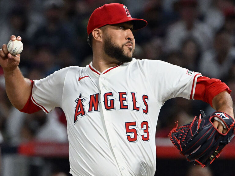 Angels trade closer Estévez to Phillies | theScore.com