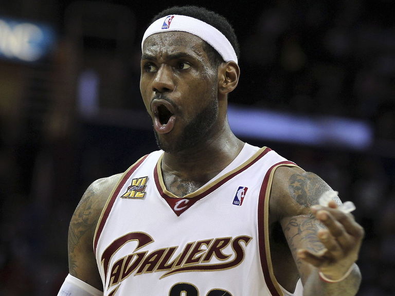 VIDEO: NBA 2K15 trailer shows LeBron James dunking over Shabazz Napier ...