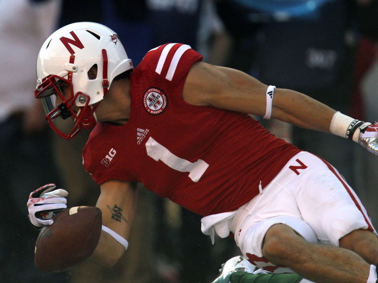 VIDEO: Near interception turns into behind-the-back catch for Nebraska ...
