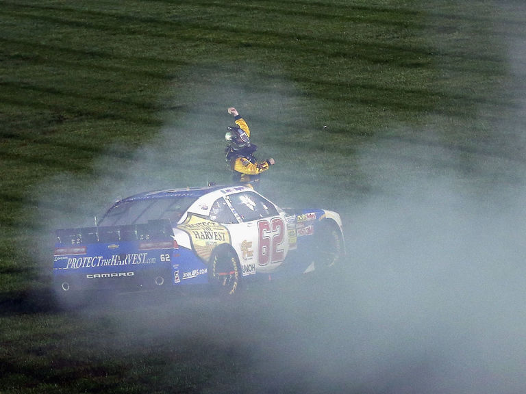 Brendan Gaughan dominates final restart to win Nationwide race ...