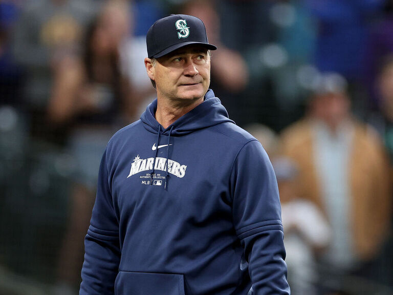 Mariners fire Servais, name Dan Wilson permanent replacement | theScore.com