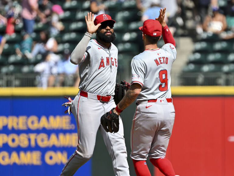 Angels score late to complete sweep of reeling Mariners | theScore.com