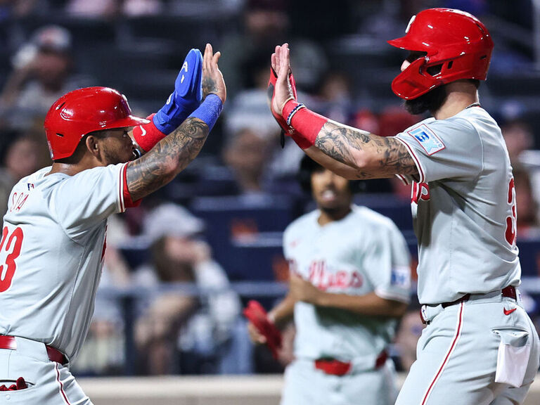 Phillies pummel Mets, clinch 3rd straight playoff berth | theScore.com