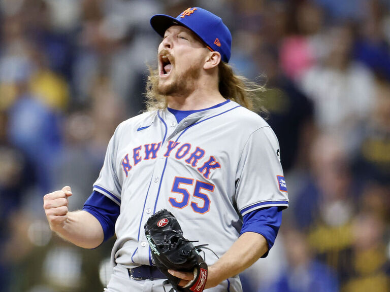 Mets re-sign Stanek to 1-year contract | theScore.com